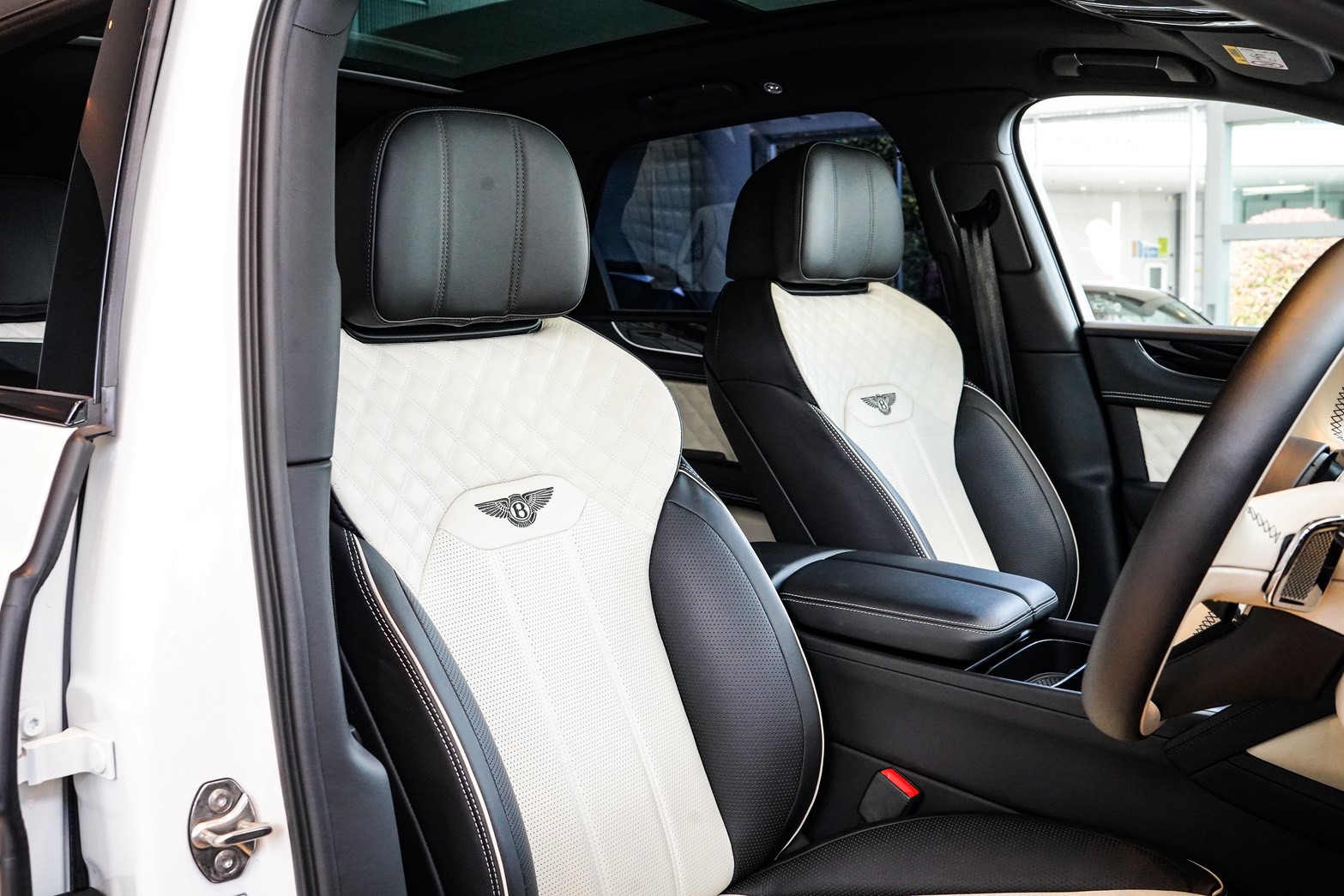 BENTLEY Bentayga V8