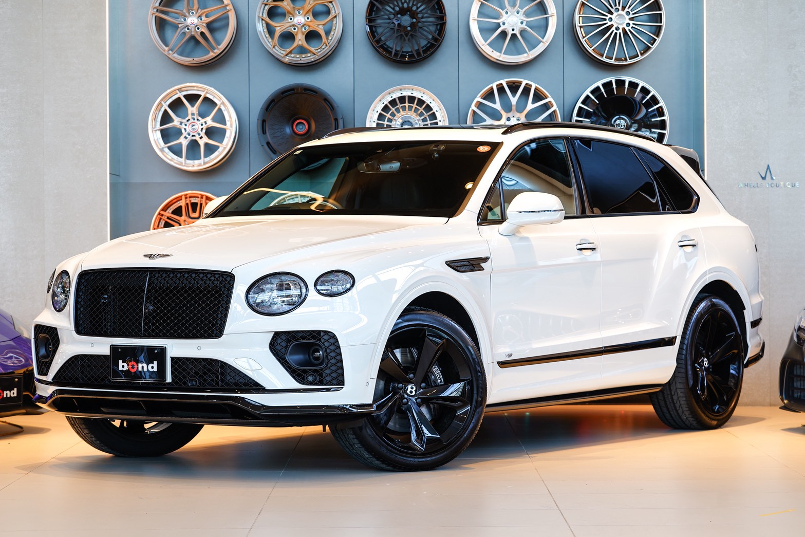 BENTLEY Bentayga V8