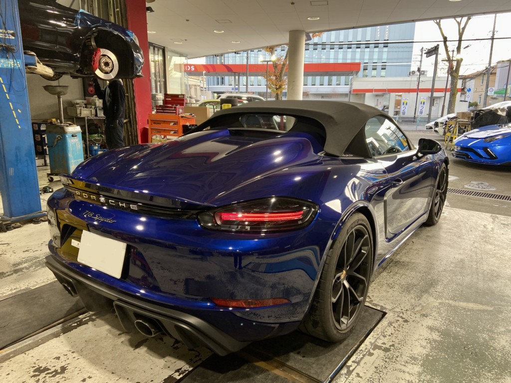 718