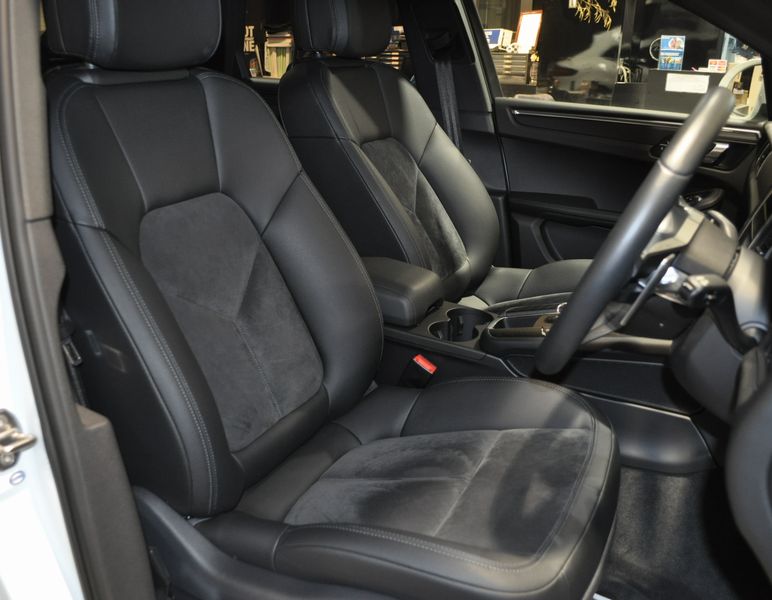 DSC_0037 | 関西のメルセデスベンツ・ポルシェ・フェラーリのカスタムや車輌販売はボンド大阪へ