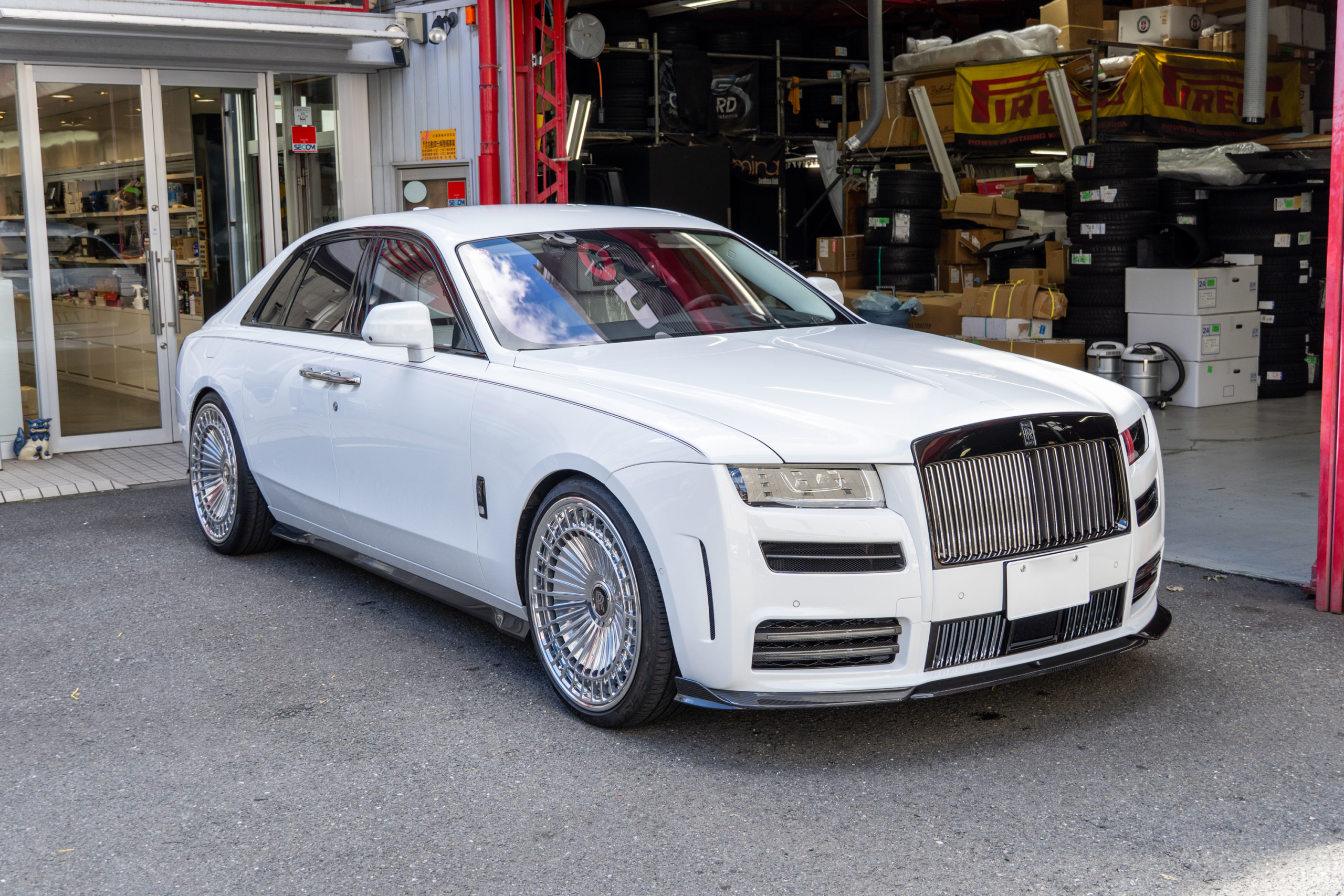 Rolls-Royce GhostⅢ ﾛｰﾀﾞｳﾝ＋MV FORGED VL36 24ｲﾝﾁﾎｲｰﾙ取付