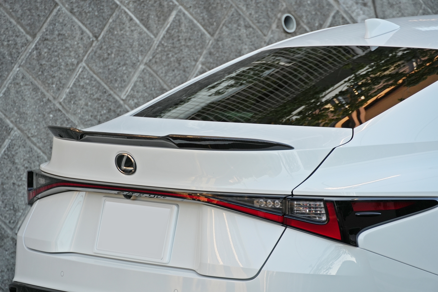 LEXUS IS500!!エアロにホイール取り付けました♪そしてブレーキも・・・